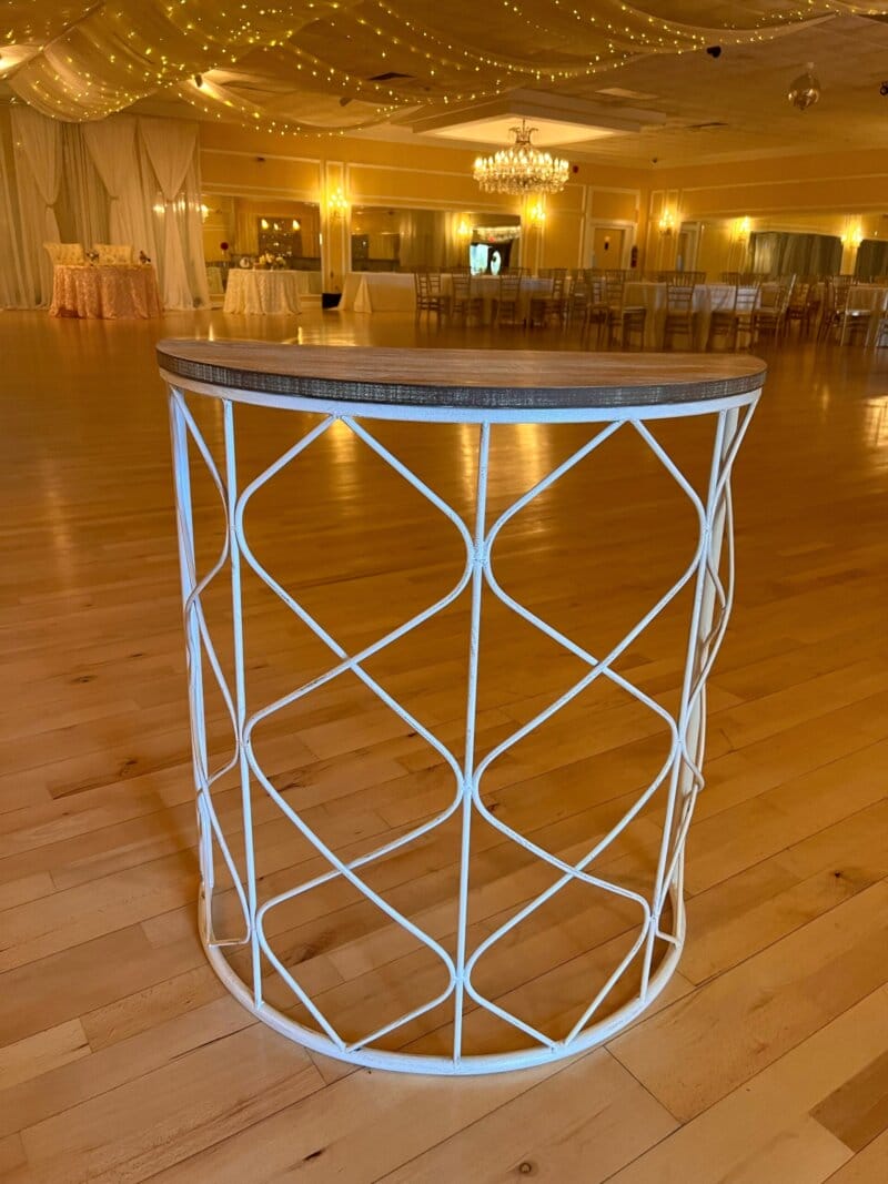 White Ceremony Table - Falls Manor Catering