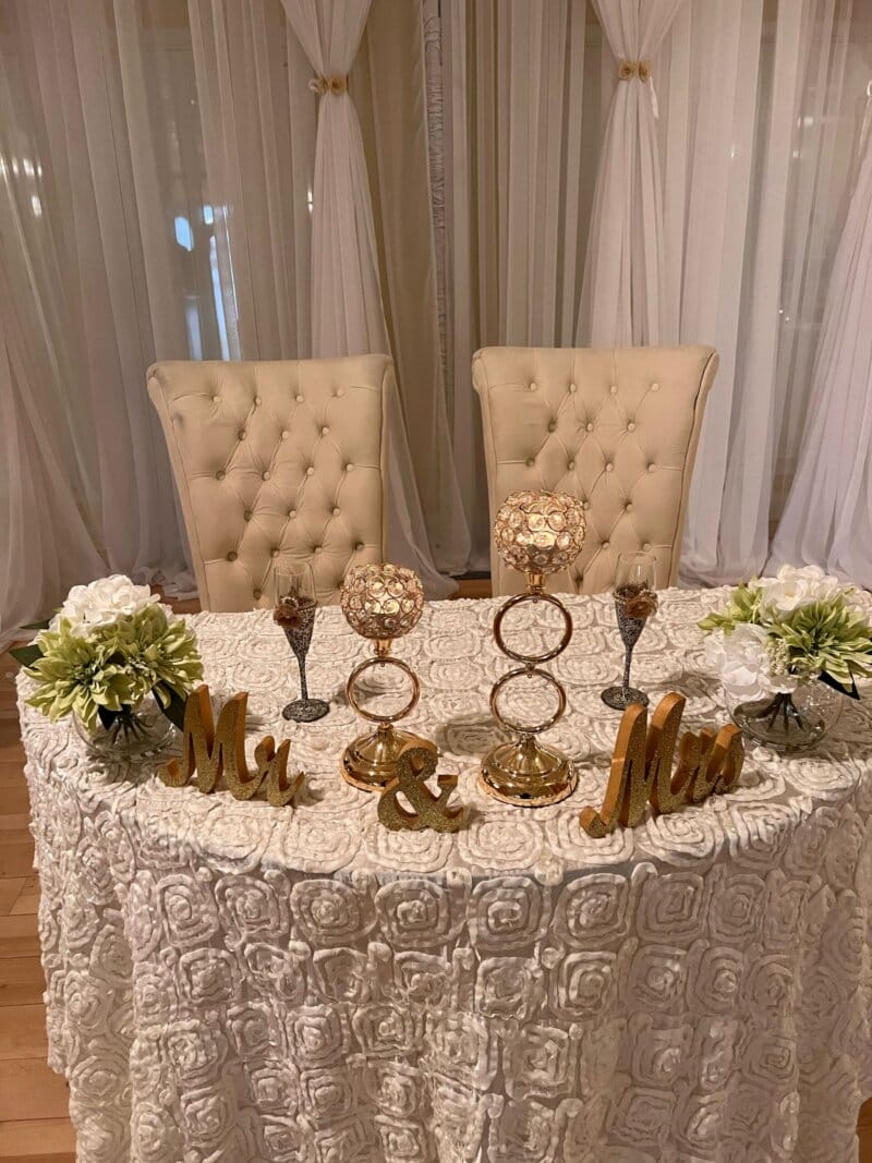 Sweetheart Table - Green & White Flowers in a Glass Vase - Falls Manor ...